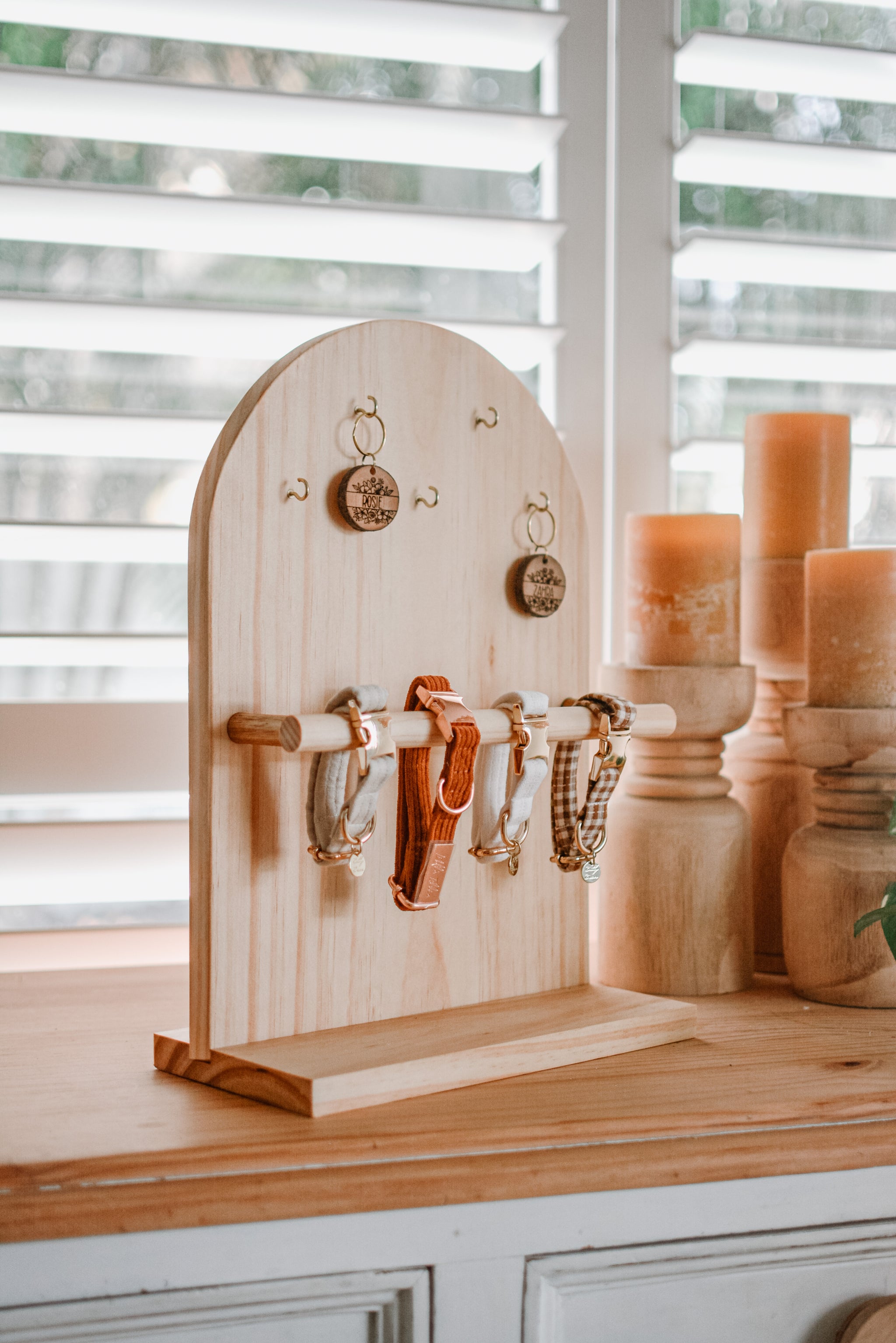 Arched Collar and ID Tag Stand – Timber n Tails